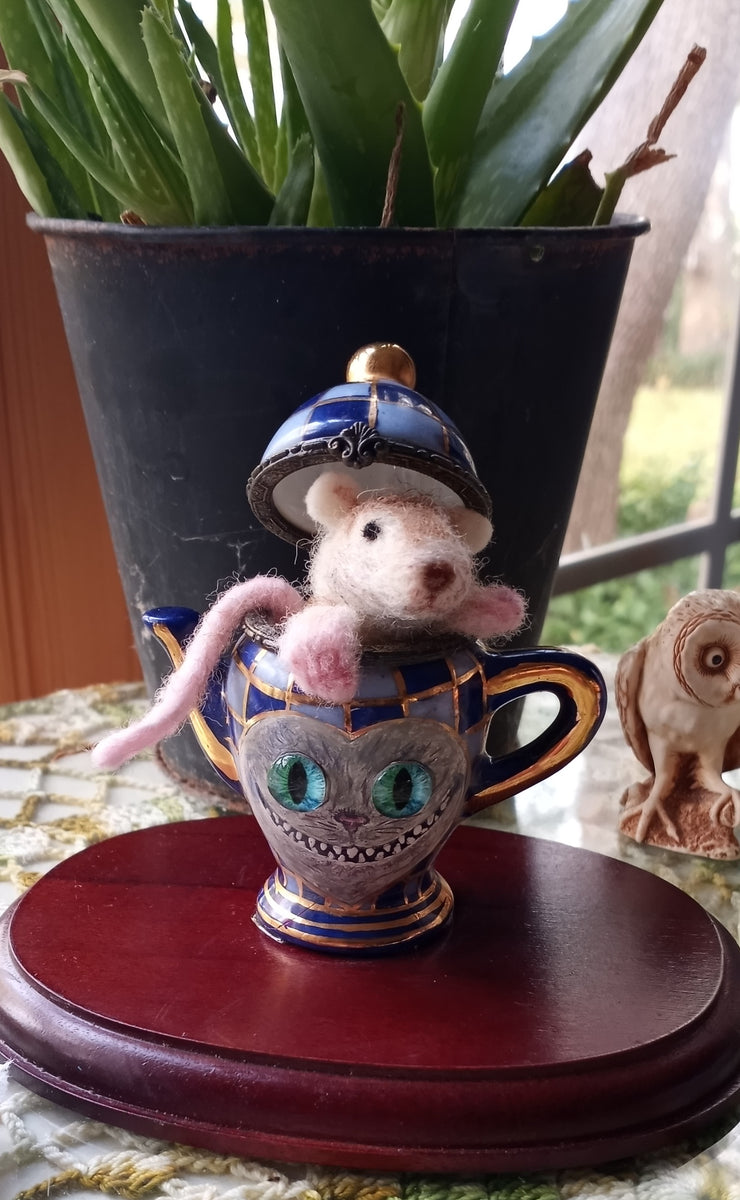 Adorable Cheshire Cat Teacup with Felted Mouse – Handmade Glass Eyes